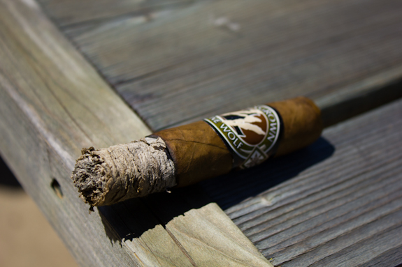 Lone Wolf Sungrown - Cigar Reviews | Beer Pairings | Casas Fumando