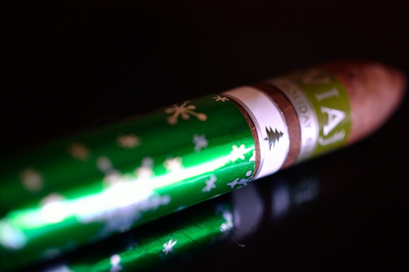 viaje_christmas_tree_1 - Cigar Reviews | Beer Pairings | Casas Fumando