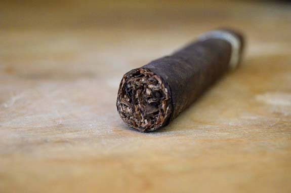 Topper Cigars - Ebony (4) - Cigar Reviews | Beer Pairings | Casas Fumando
